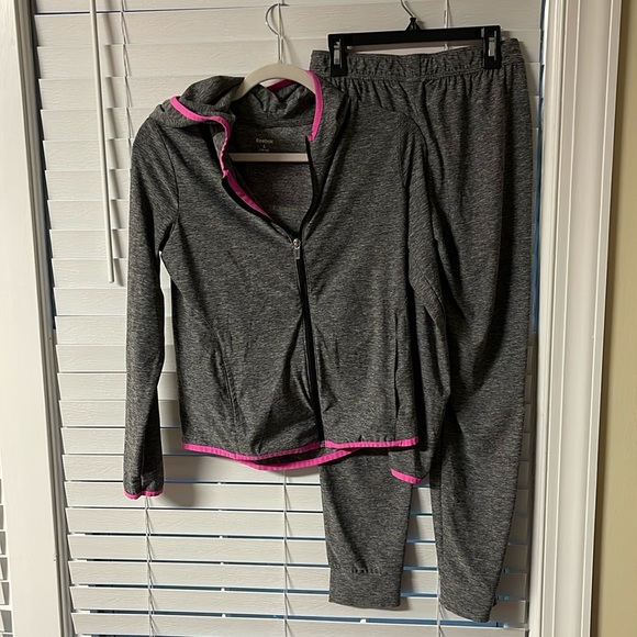 Reebok | Matching Sets | Reebok Girls Track Suit 2 Pieces Size 214 ...